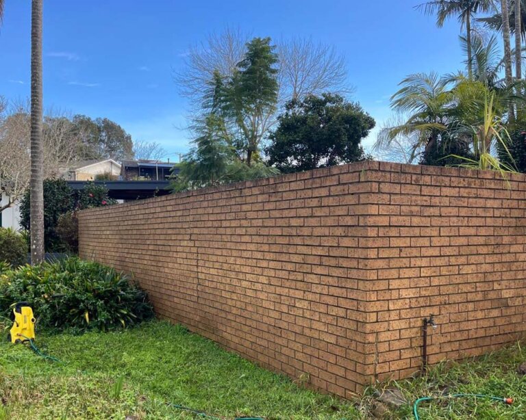 External Wall Textured Render, Can you render over red brick